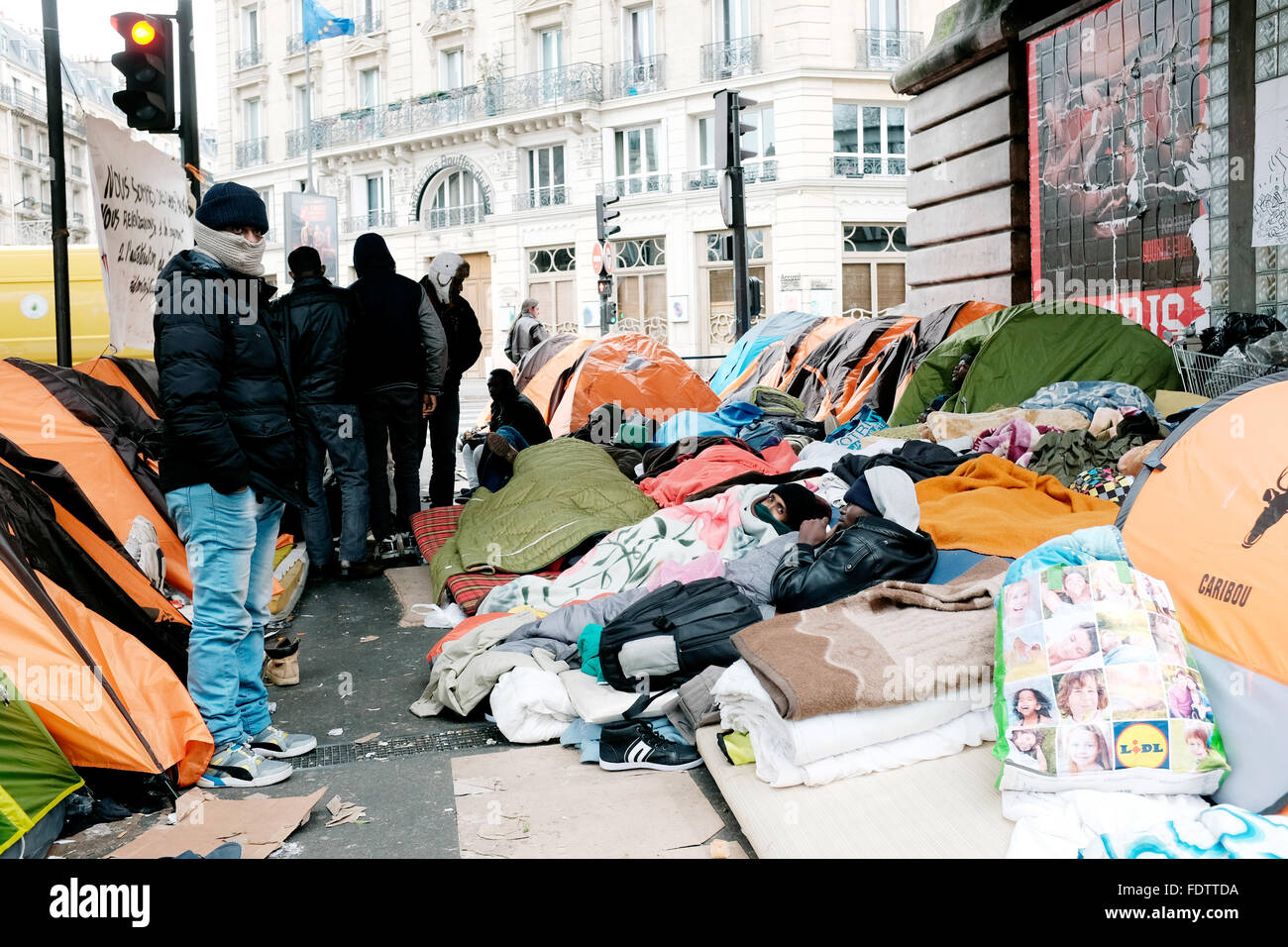 Homeless paris france hi-res stock photography and images - Alamy