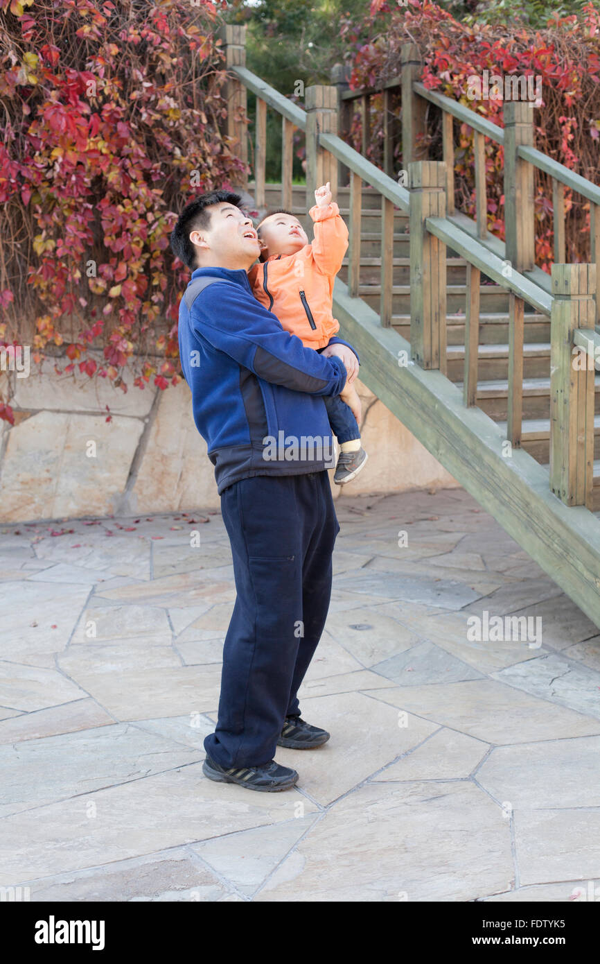 Chinese boys pointing hi-res stock photography and images - Alamy