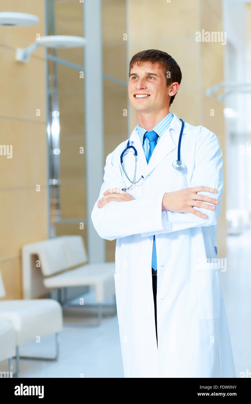 Portrait of friendly male doctor in hospital smiling Stock Photo - Alamy