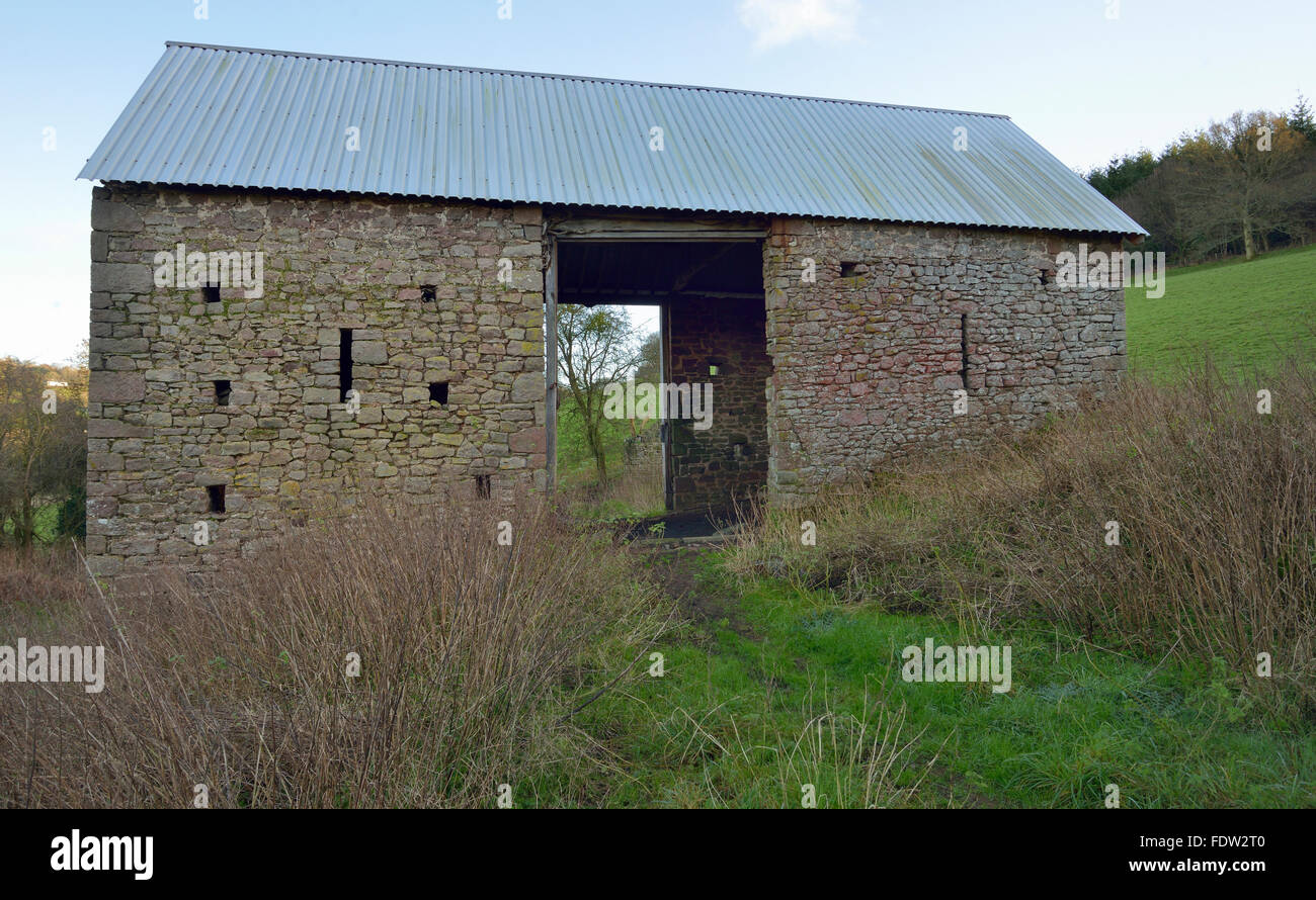 Traditional old stone field barn hi-res stock photography and images ...
