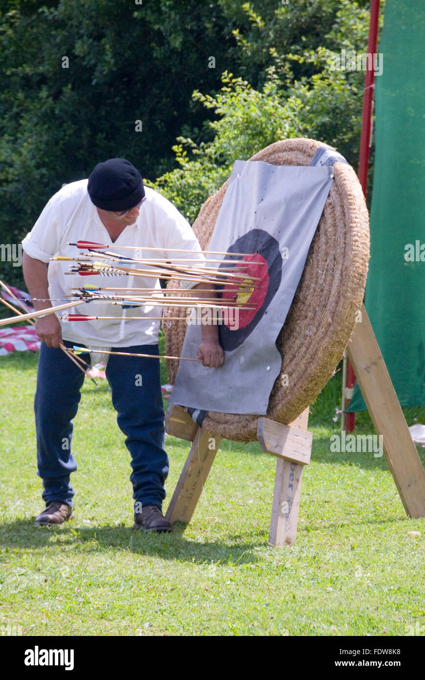 TEWKESBURY, GLOC. UK-12 JULY: checking target for winning arrow archery ...