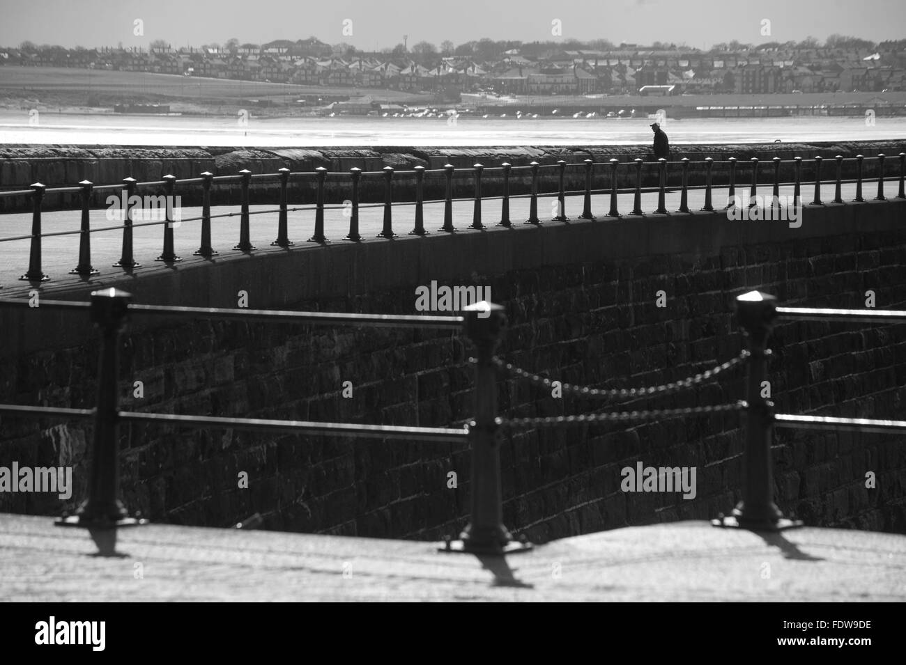 Walking the pier, South Shields Stock Photo - Alamy