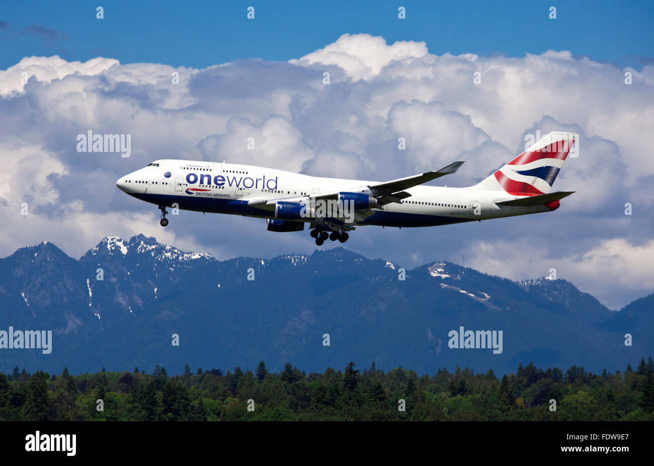 Boeing 747 474 landing hi-res stock photography and images - Alamy
