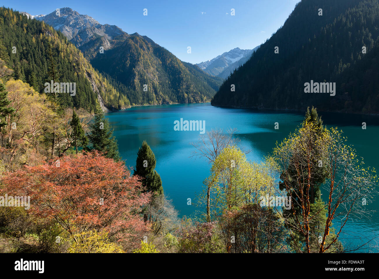 Long lake jiuzhaigou valley hi-res stock photography and images - Alamy
