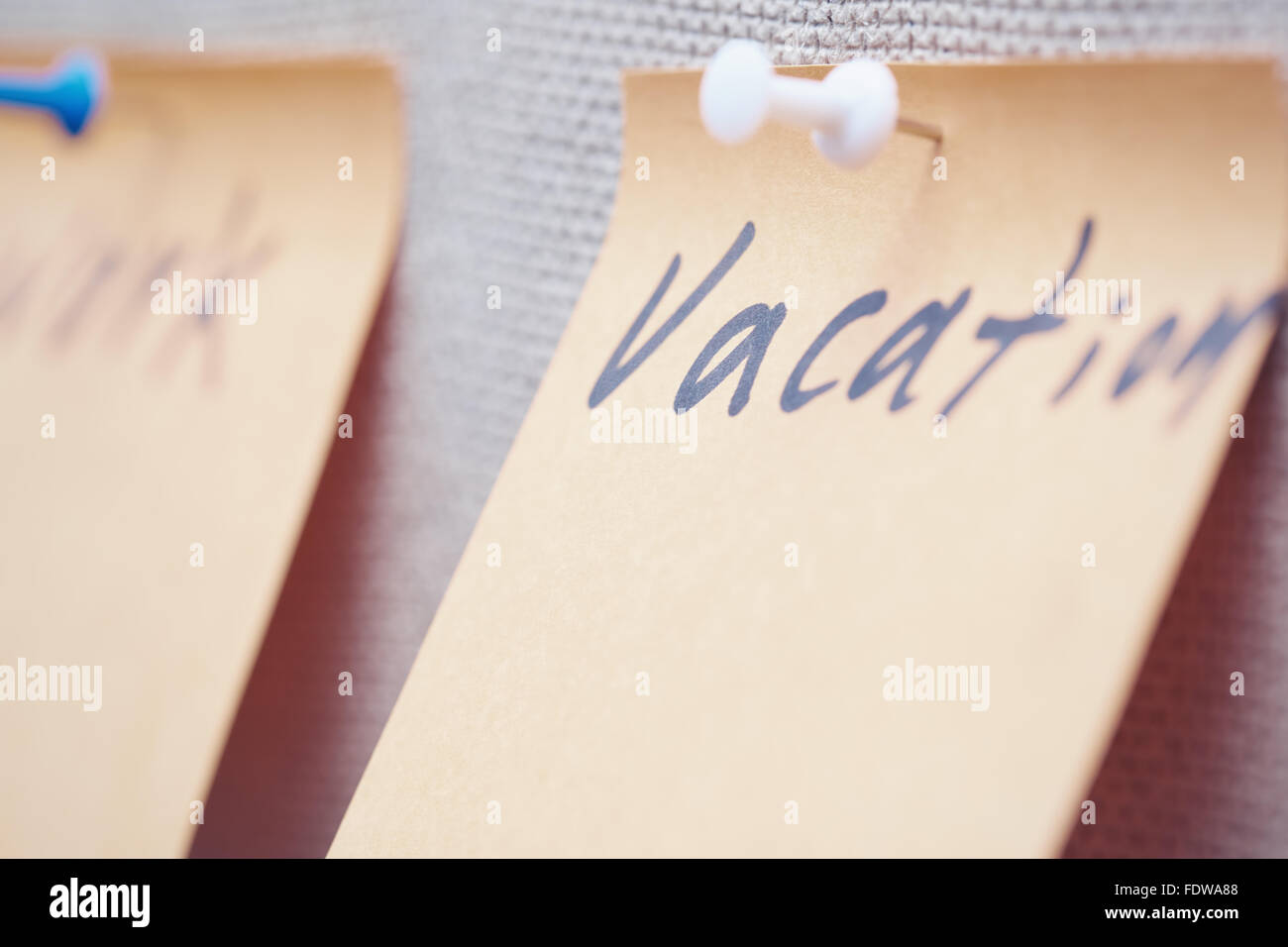 Adhesive note with Vacation text on a label Stock Photo - Alamy