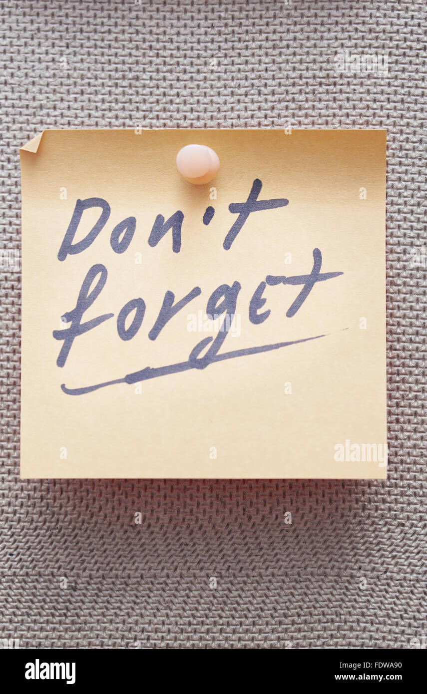 Adhesive note with Do not forget text on a bulletin board Stock Photo ...