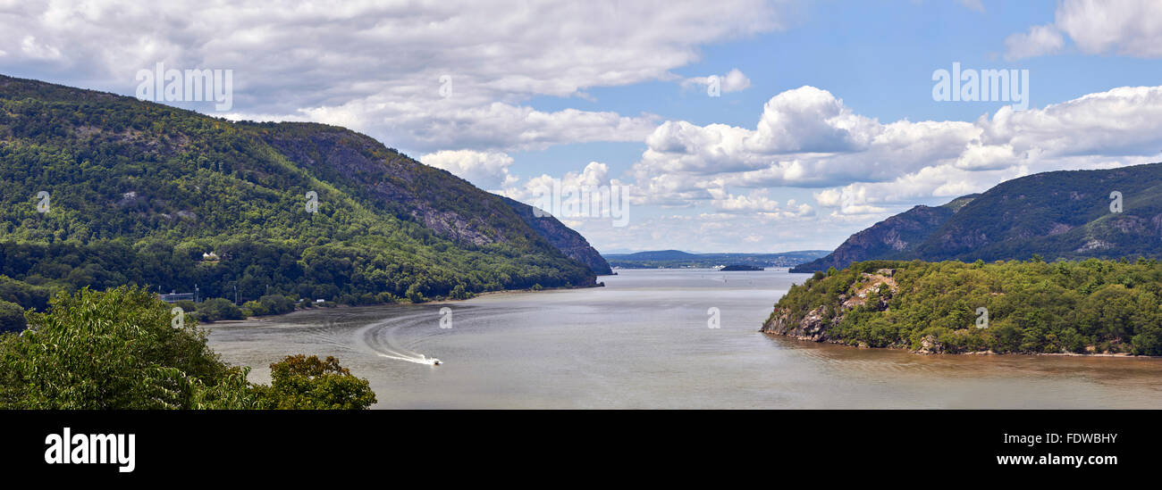 Hudson River at West Point where American Army block British Army by ...
