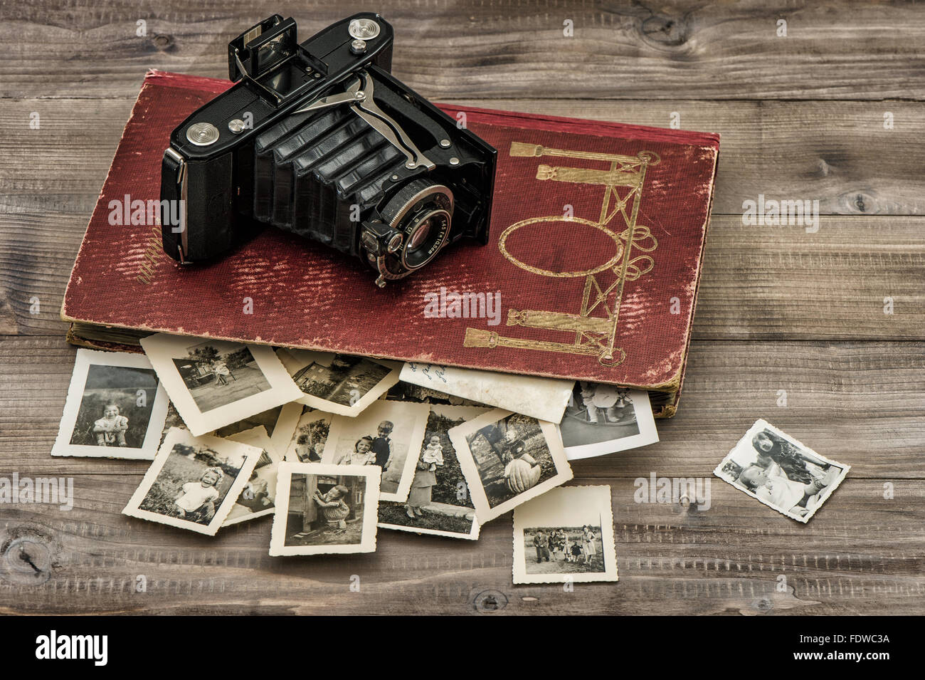 Old pictures hi-res stock photography and images - Alamy
