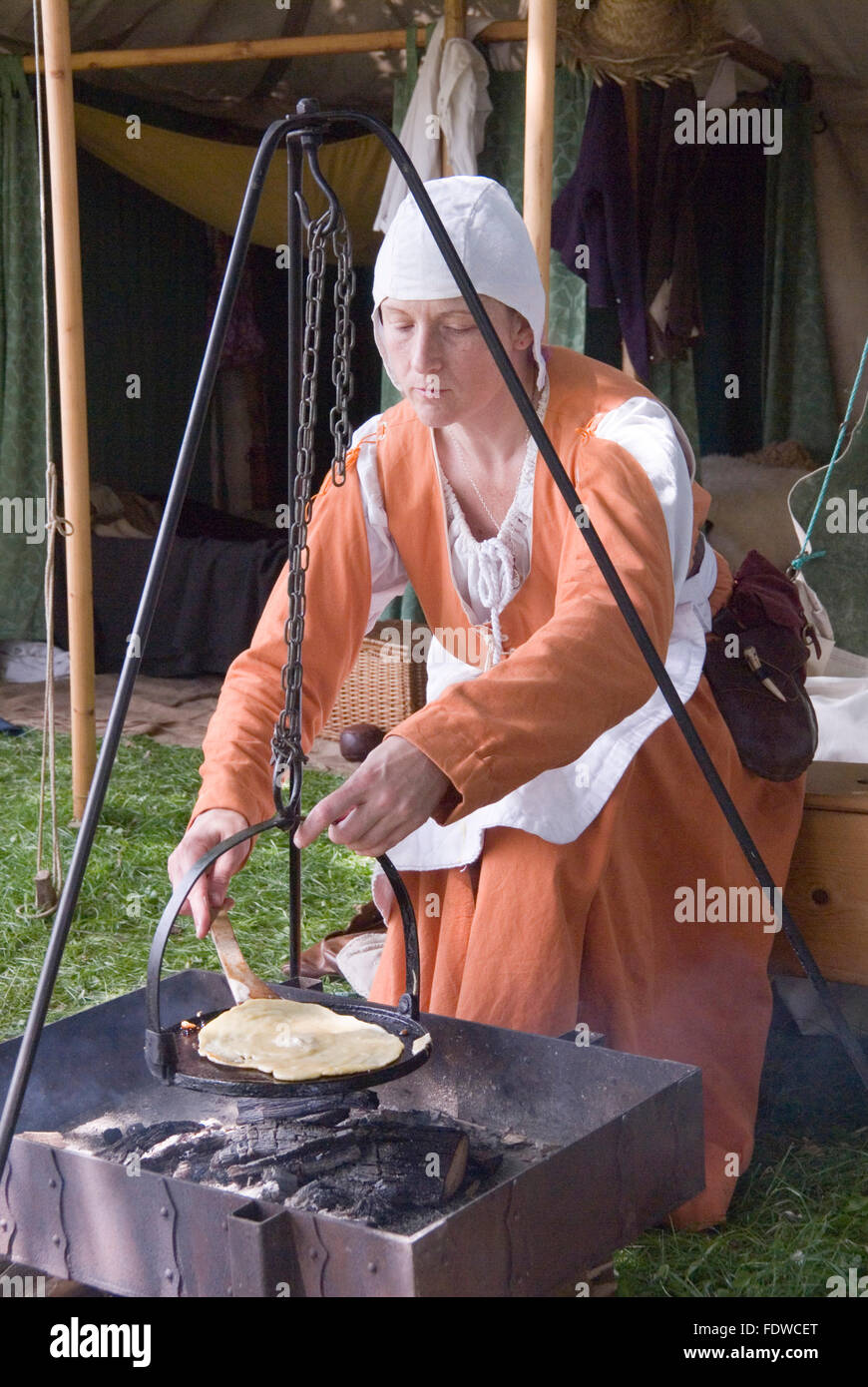 English kitchen maid hi-res stock photography and images - Alamy