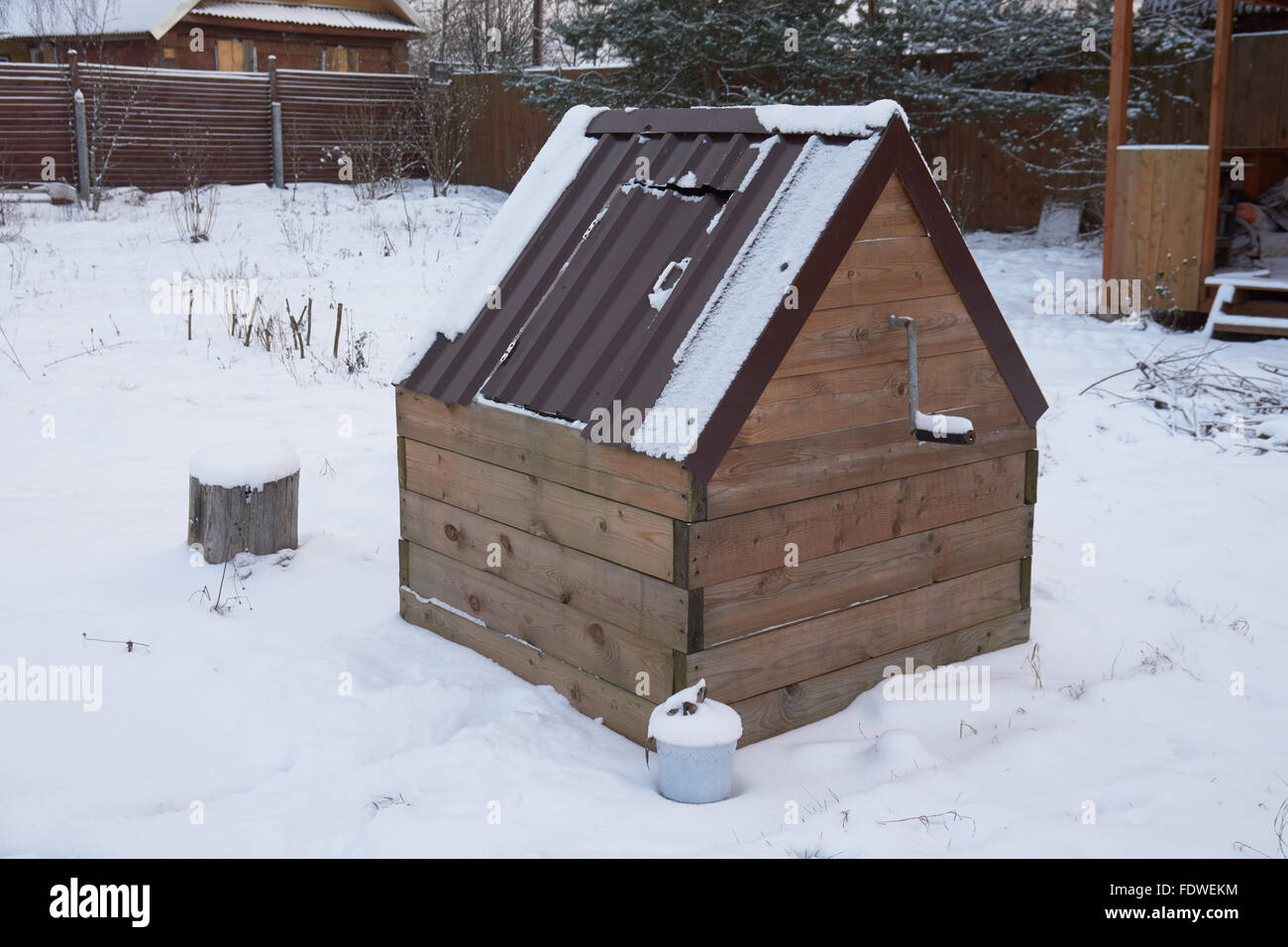 Well in winter hi-res stock photography and images - Alamy