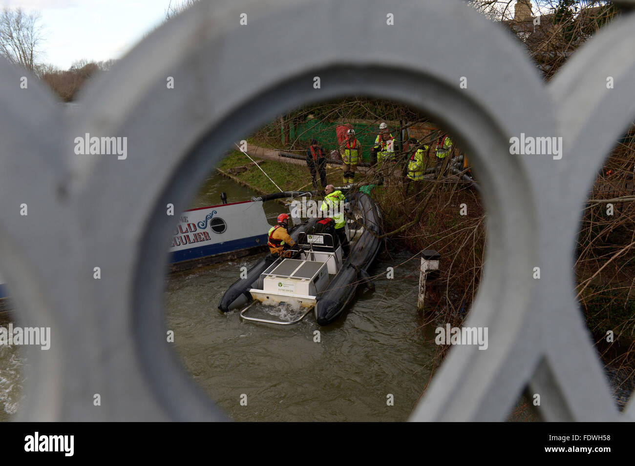 Oxford, UK. 2nd February, 2016. Evironmental agency and Fire Service ...