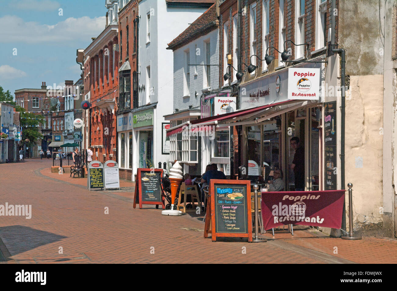 High street chesham buckinghamshire england hi-res stock photography ...