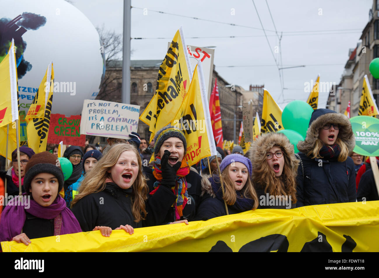 Climate activists berlin hi-res stock photography and images - Alamy