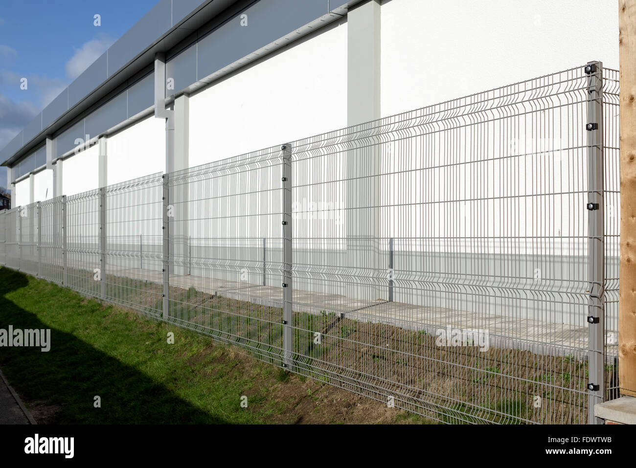 Supermarket security barrier hi-res stock photography and images - Alamy