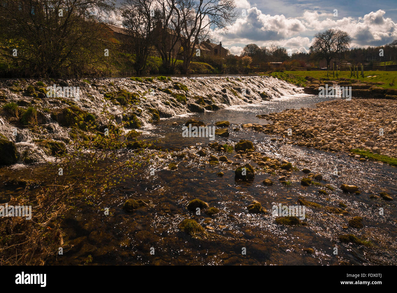 Tumbling weir hi-res stock photography and images - Alamy