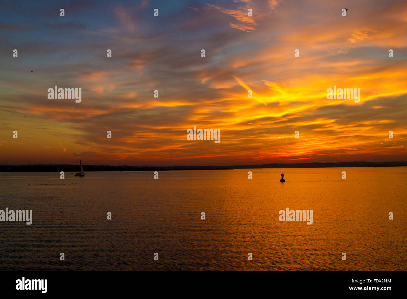 Baltimore sunset boat chesapeake hi-res stock photography and images ...