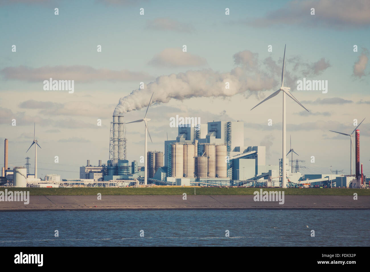Fossil fuel power plant hi-res stock photography and images - Alamy