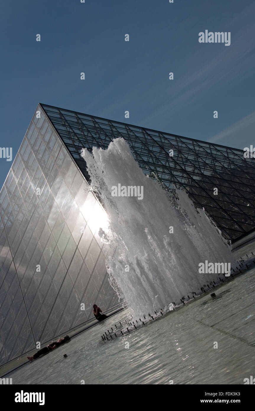 The pyramid fountain hi-res stock photography and images - Alamy