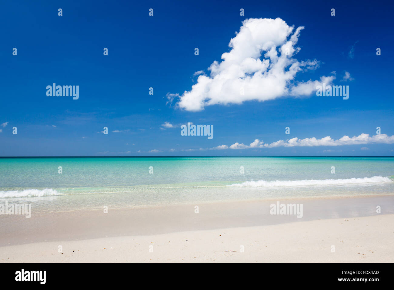 Sunny landscape perfect shore beach hi-res stock photography and images ...
