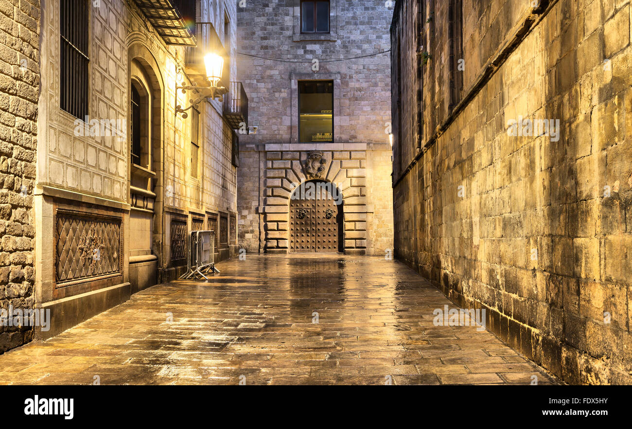 Dark gothic architecture hi-res stock photography and images - Alamy