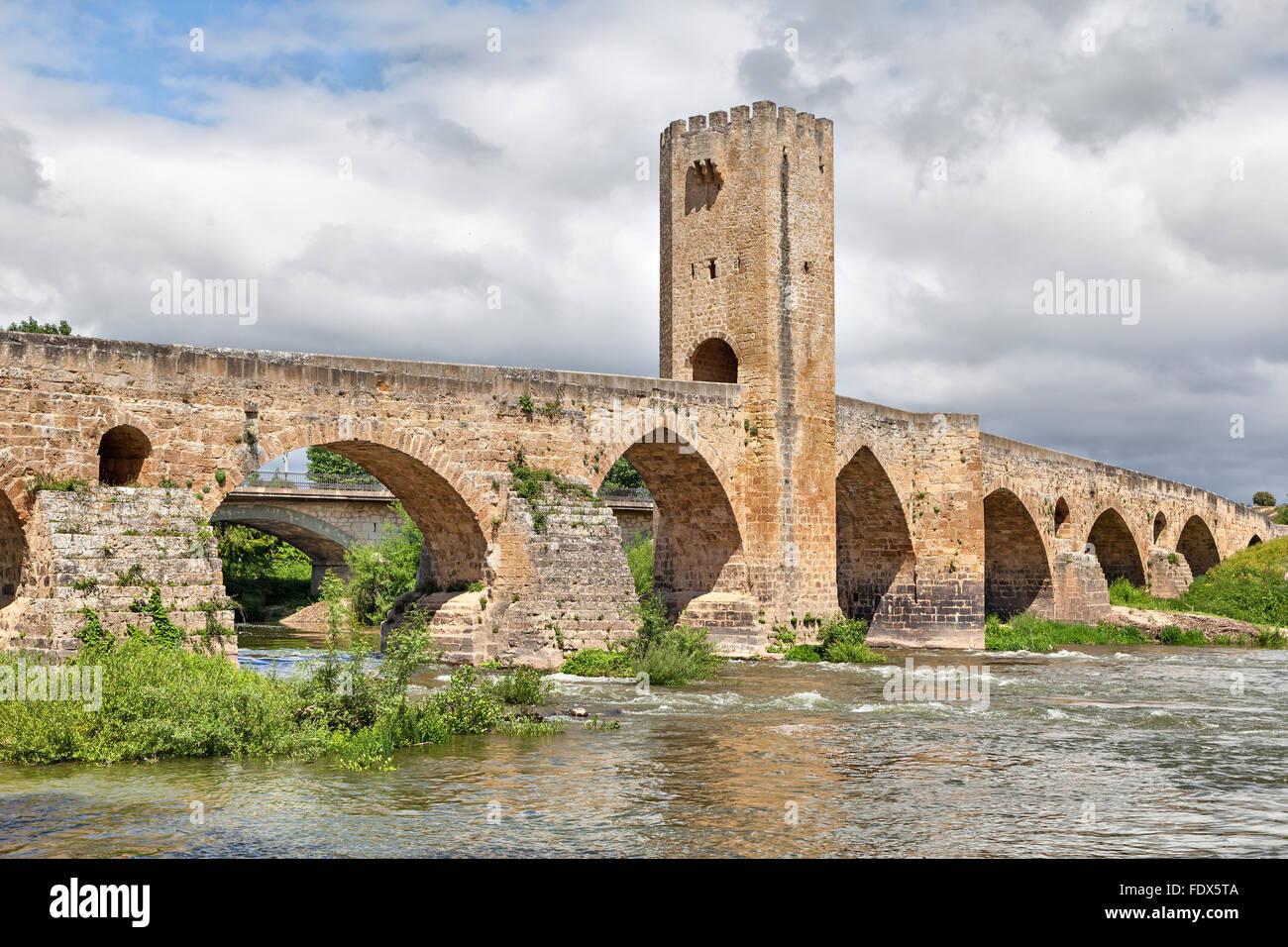 Medieval stone bridge hi-res stock photography and images - Alamy
