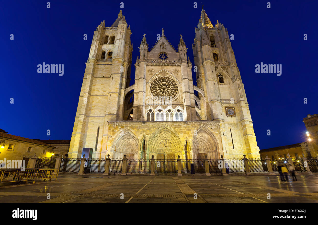 Leon cathedral, spain hi-res stock photography and images - Alamy