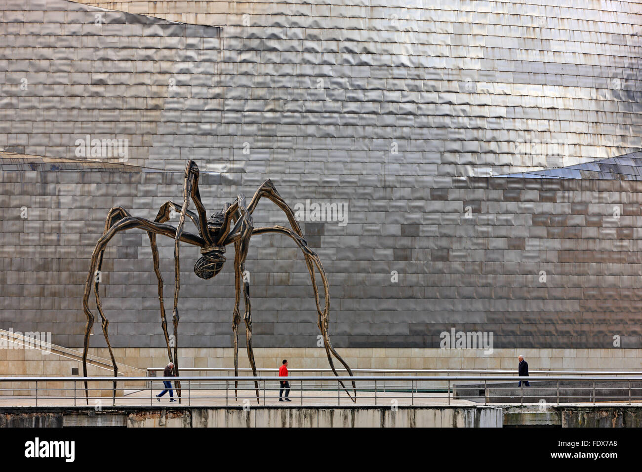 The "Maman" by Louise Bourgeois, outside Guggenheim Museum, Bilbao ...