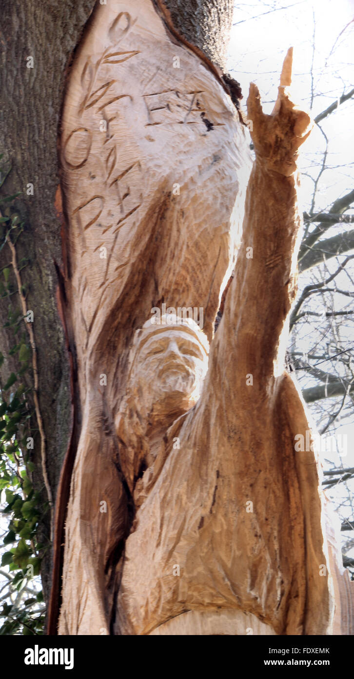 Wood carving of Owain Glyndwr on by tree carver Simon O'Rourke in Plas ...