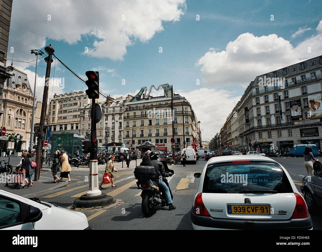 AJAXNETPHOTO. PARIS, FRANCE. - DRIVING IN THE CITY - APPROACHING THE ...