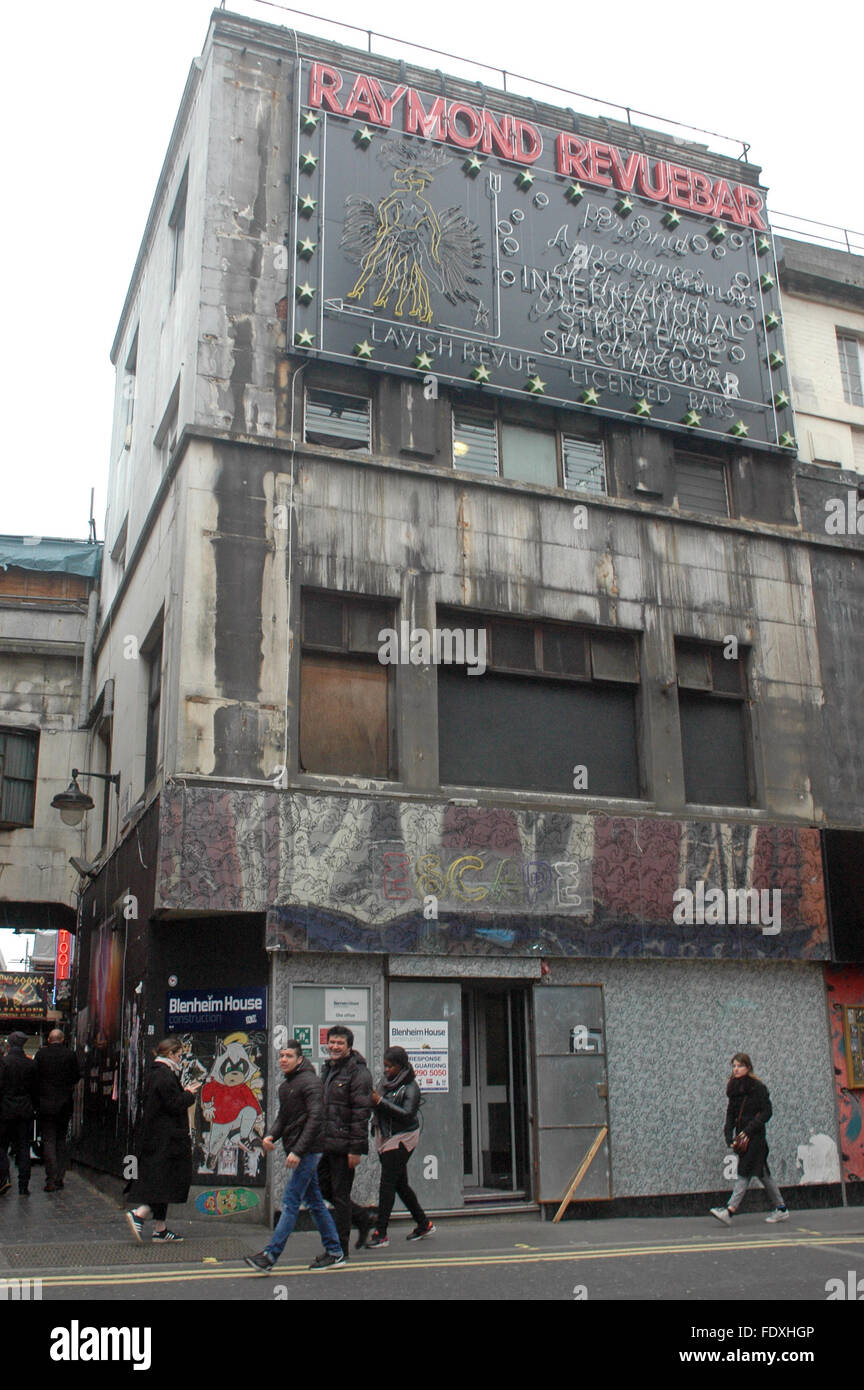 Raymond revue bar hi-res stock photography and images - Alamy