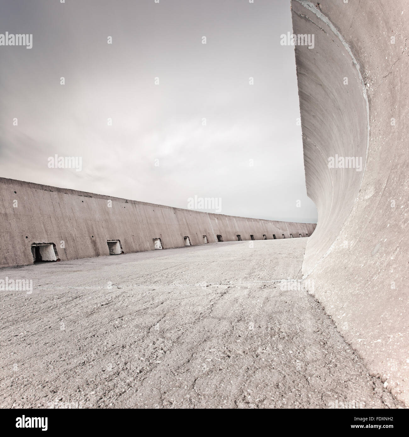 Concrete dam structure hi-res stock photography and images - Alamy