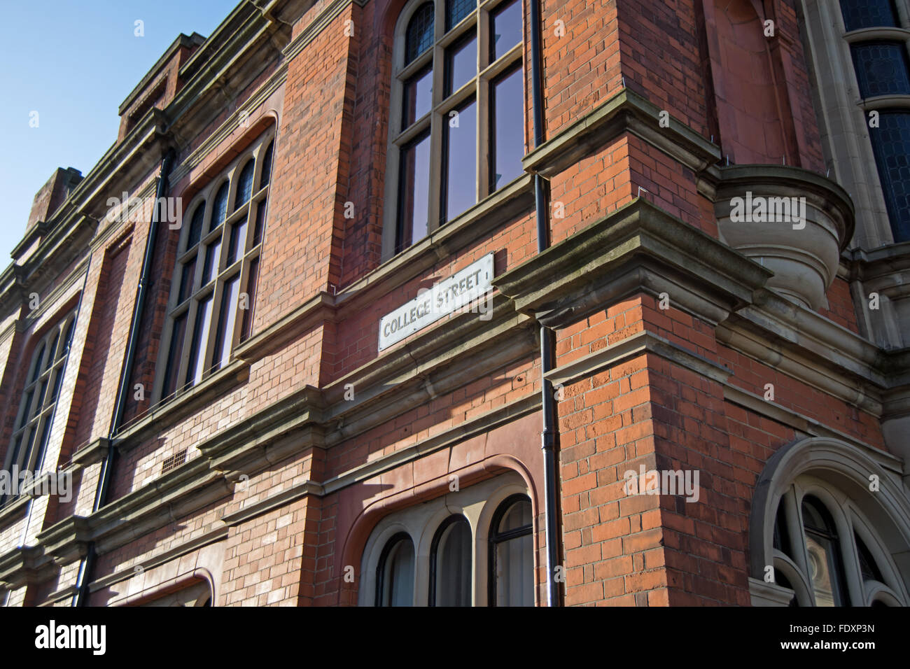 College street sign hi-res stock photography and images - Alamy