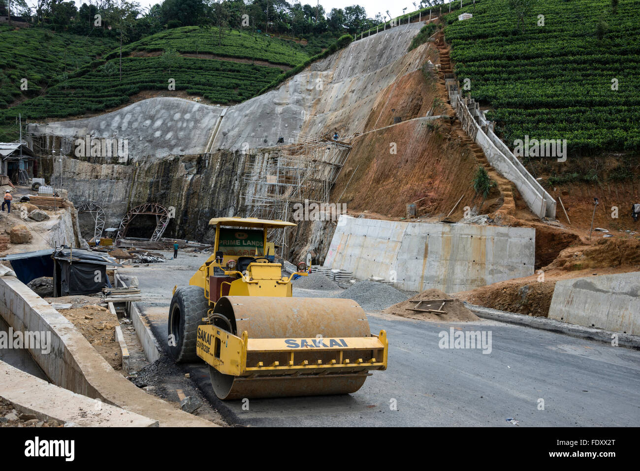 Sri lankan road works hi-res stock photography and images - Alamy