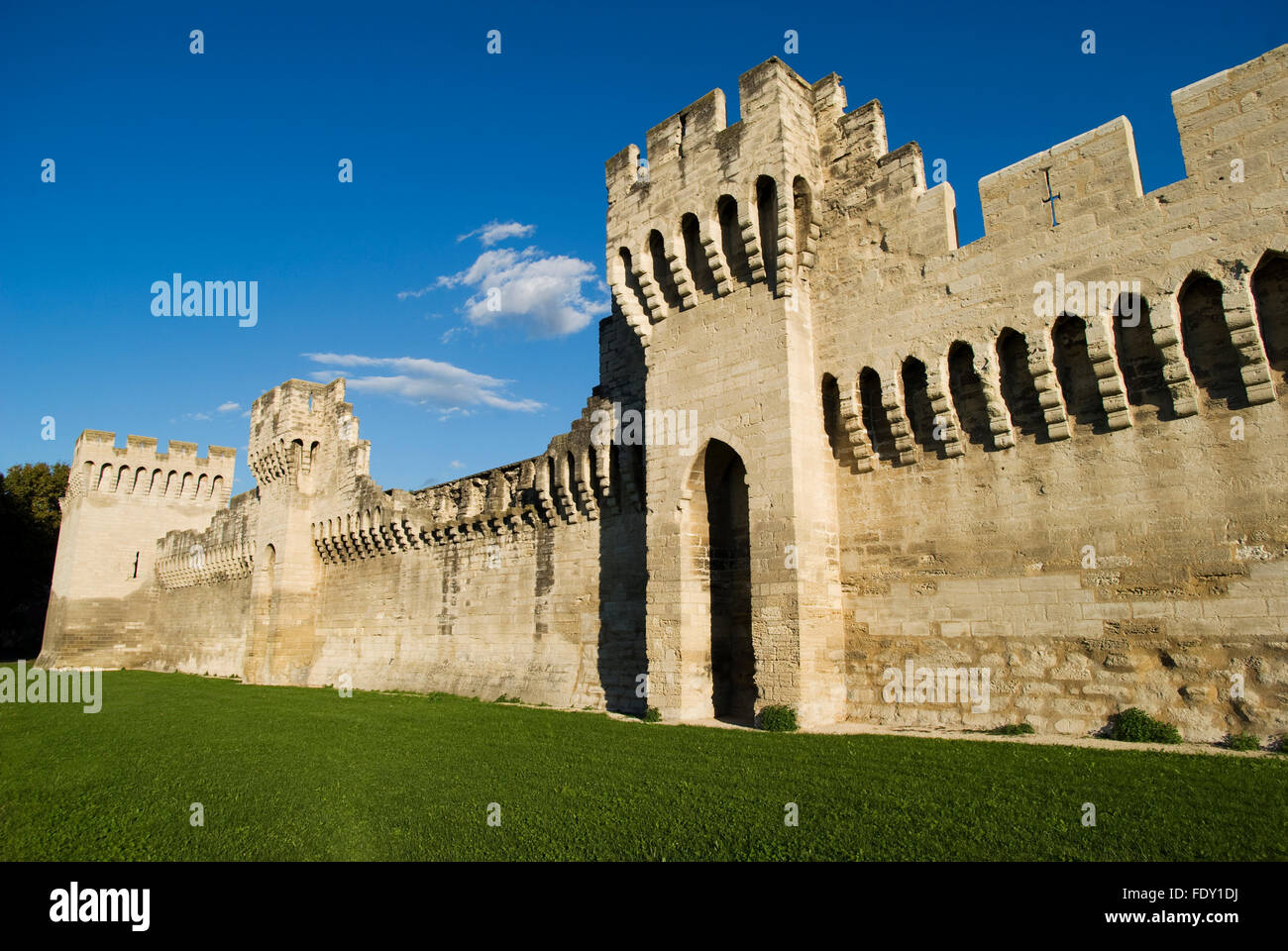 Ruined ramparts hi-res stock photography and images - Alamy