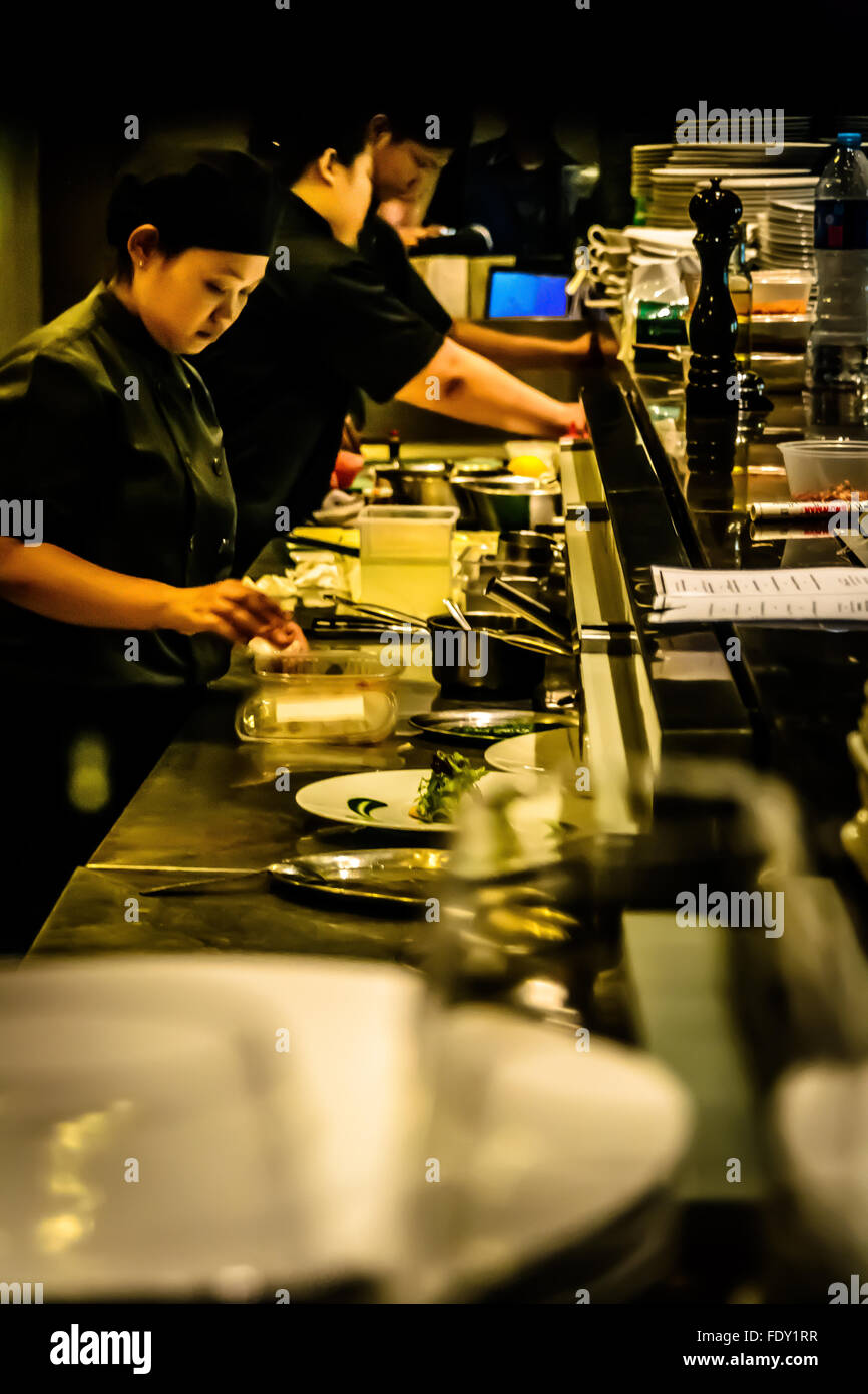 French restaurant kitchen chefs hi-res stock photography and images - Alamy