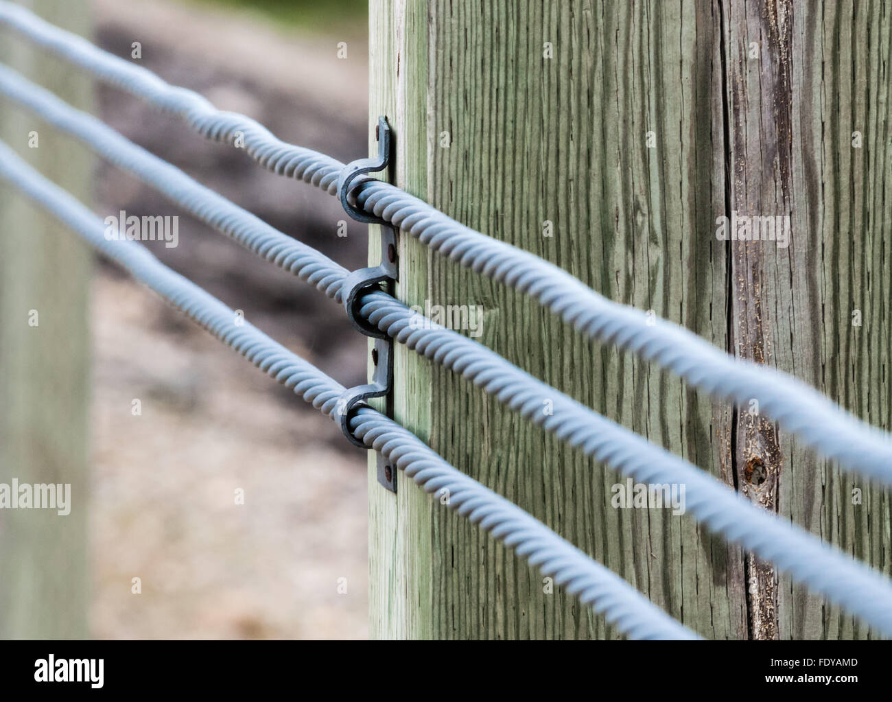 Tension wire fence wooden post hi-res stock photography and images - Alamy