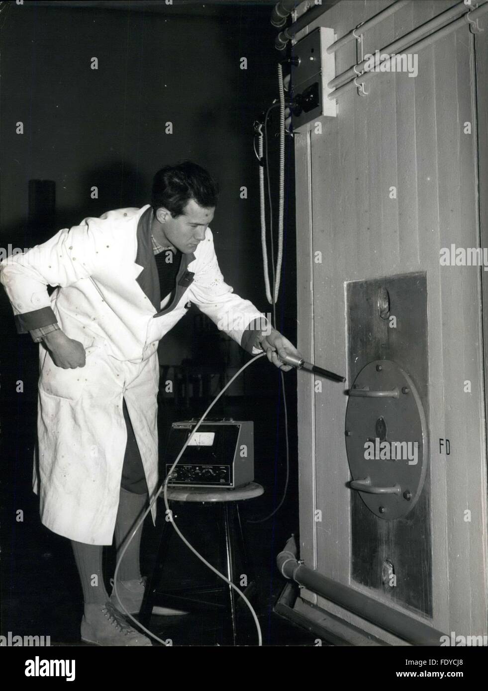 Radiation detector hi-res stock photography and images - Alamy