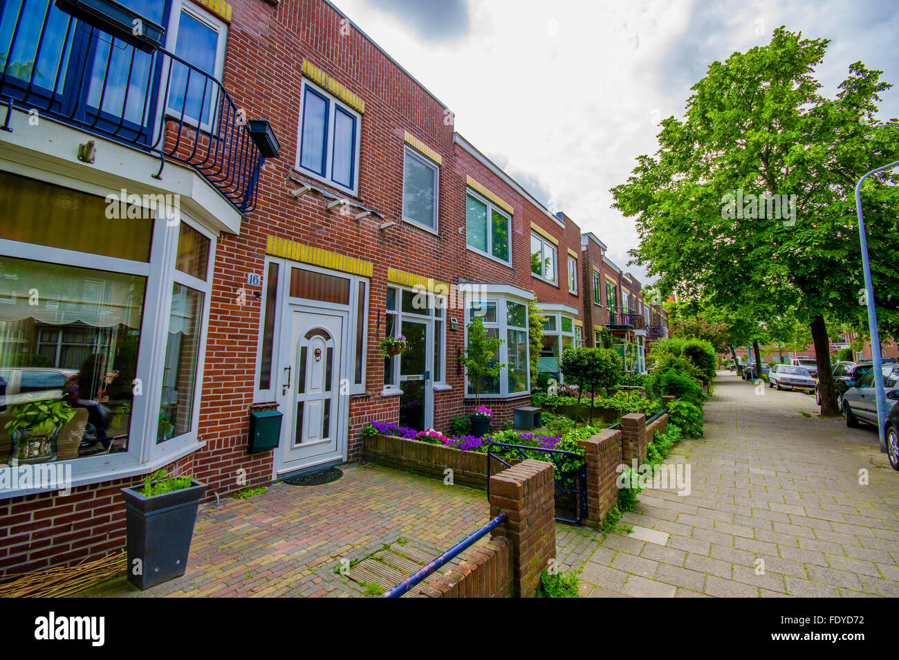 Harlem street neighbourhood hi-res stock photography and images - Alamy