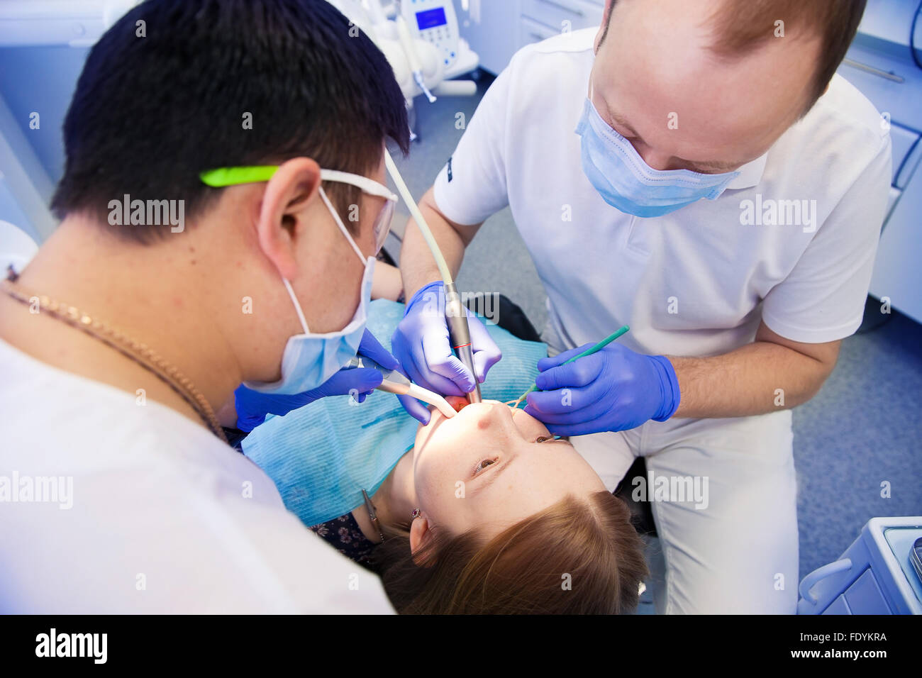 dentist treats teeth Stock Photo - Alamy