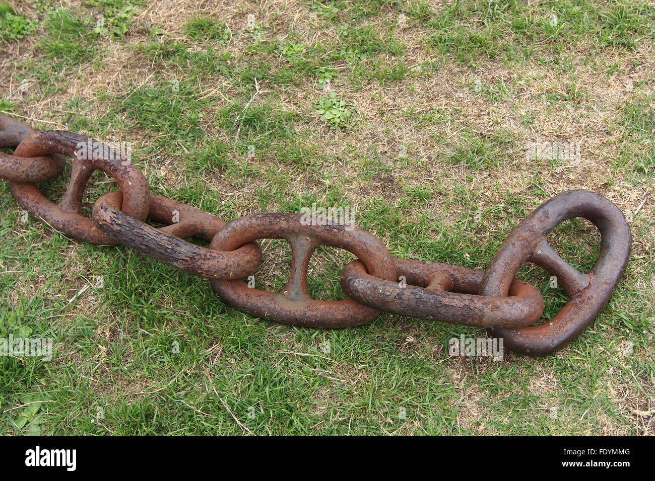 Steel chain links anchor hi-res stock photography and images - Alamy