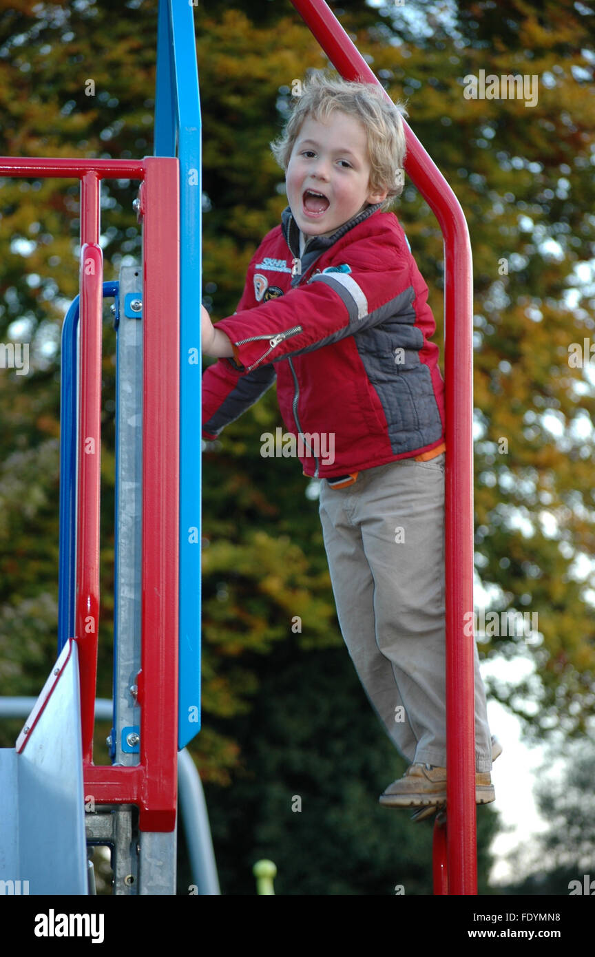 Kids playing on climbing frame hi-res stock photography and images - Alamy