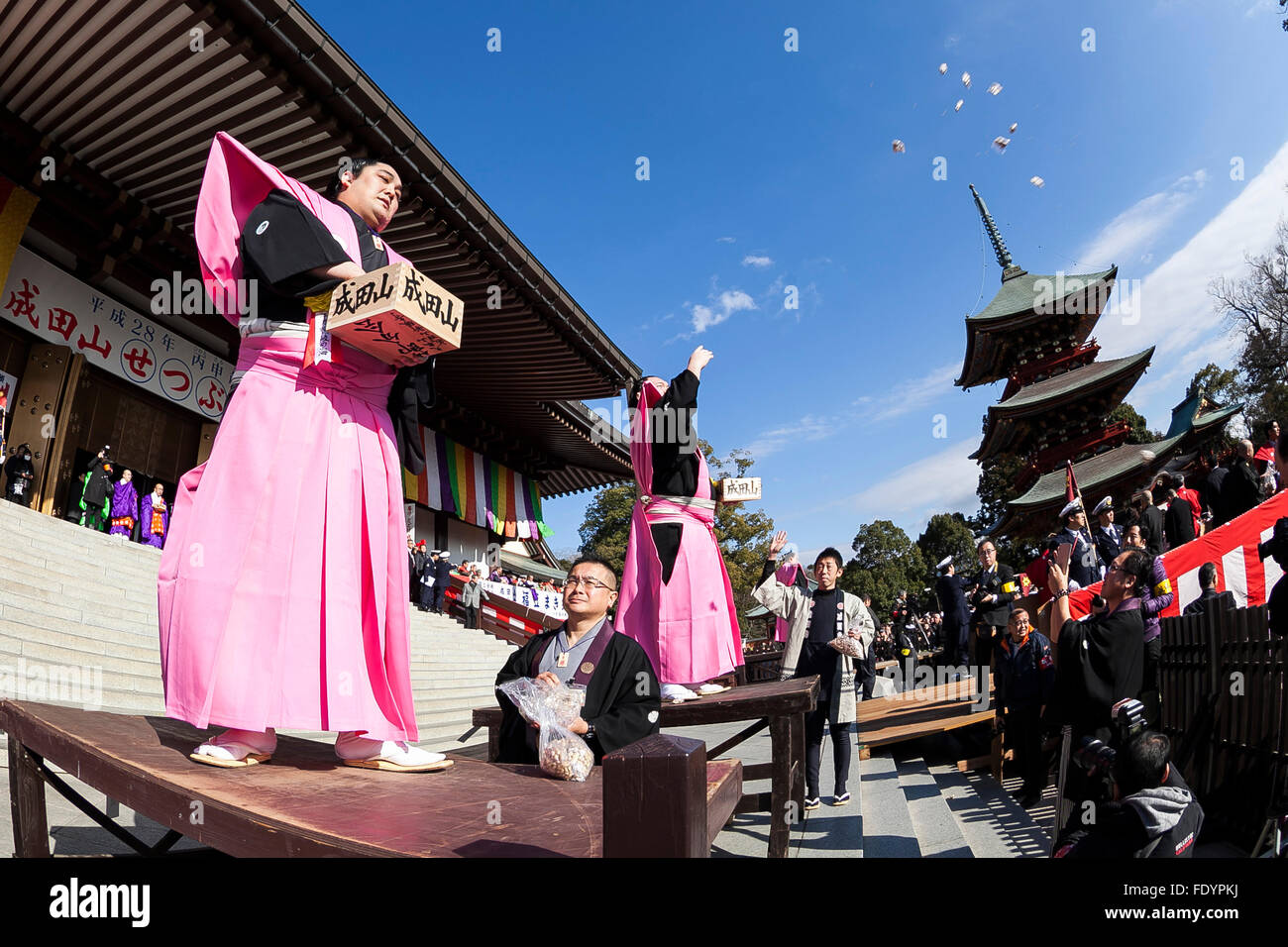(L to R) Sumo wrestlers Okinoumi Ayumi and Yokozuna Hakuho Sho throw ...
