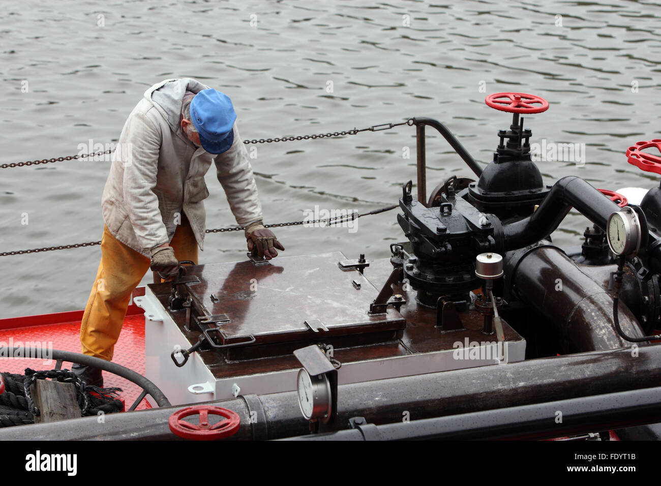Working barge hi-res stock photography and images - Alamy