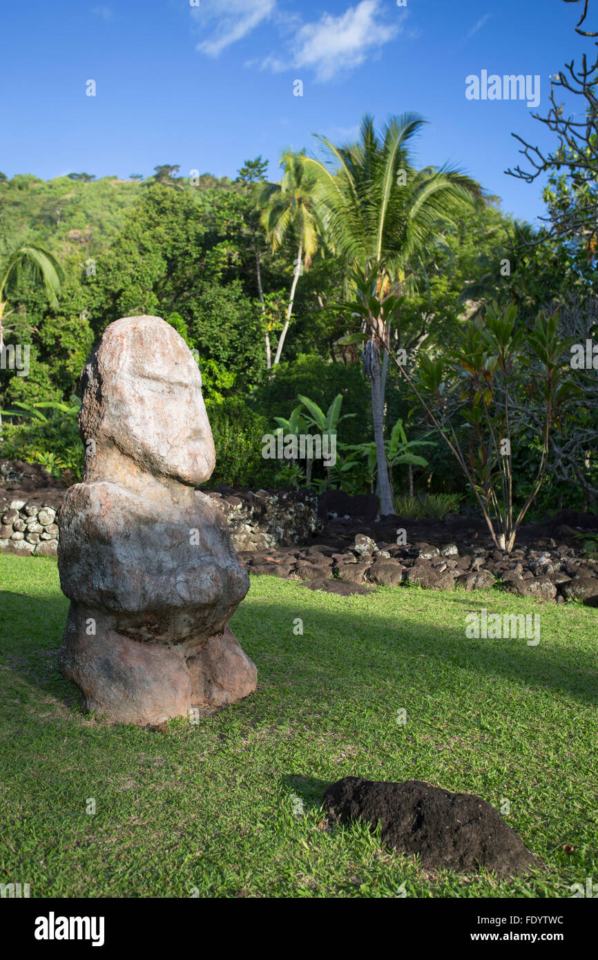 Statue at Marae Arahurahu, Pa'ea, Tahiti, French Polynesia Stock Photo ...