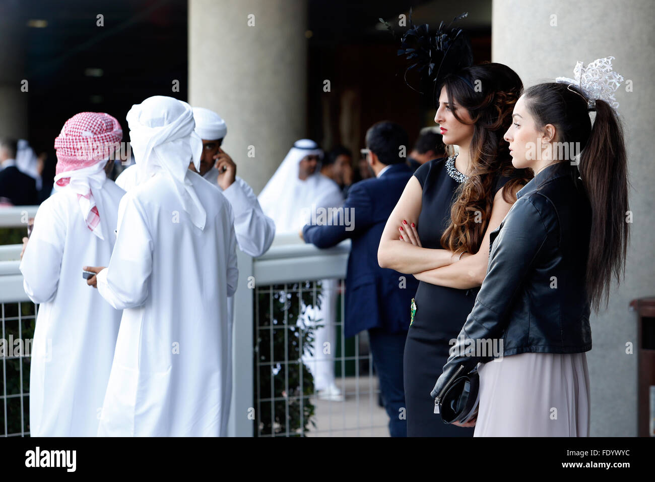 Men in national clothing dubai hi-res stock photography and images - Alamy