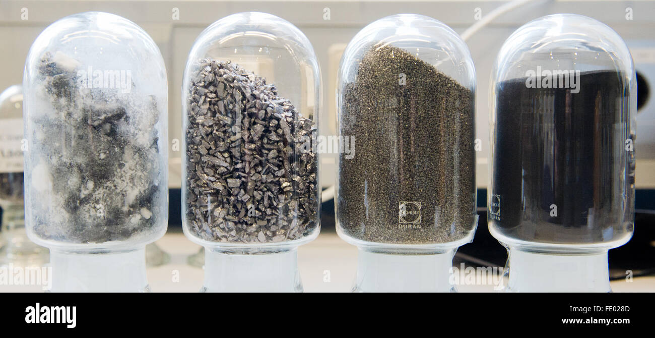 Raw metals samples hi-res stock photography and images - Alamy