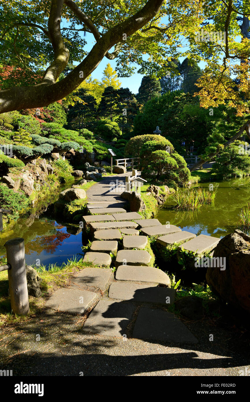 Water feature in Japanese Tea Garden, Golden Gate Park, San Francisco ...