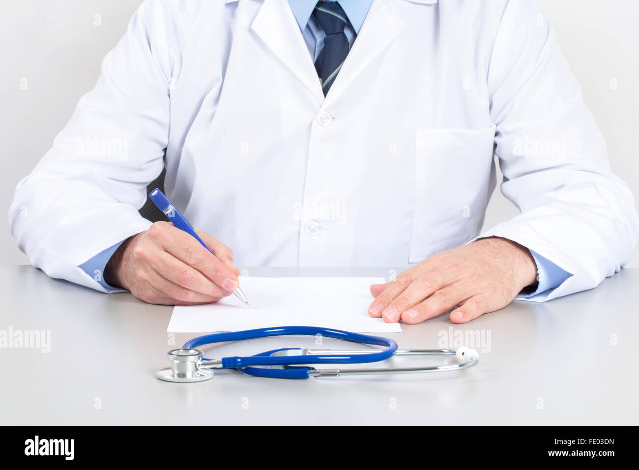Doctor man writing hi-res stock photography and images - Alamy