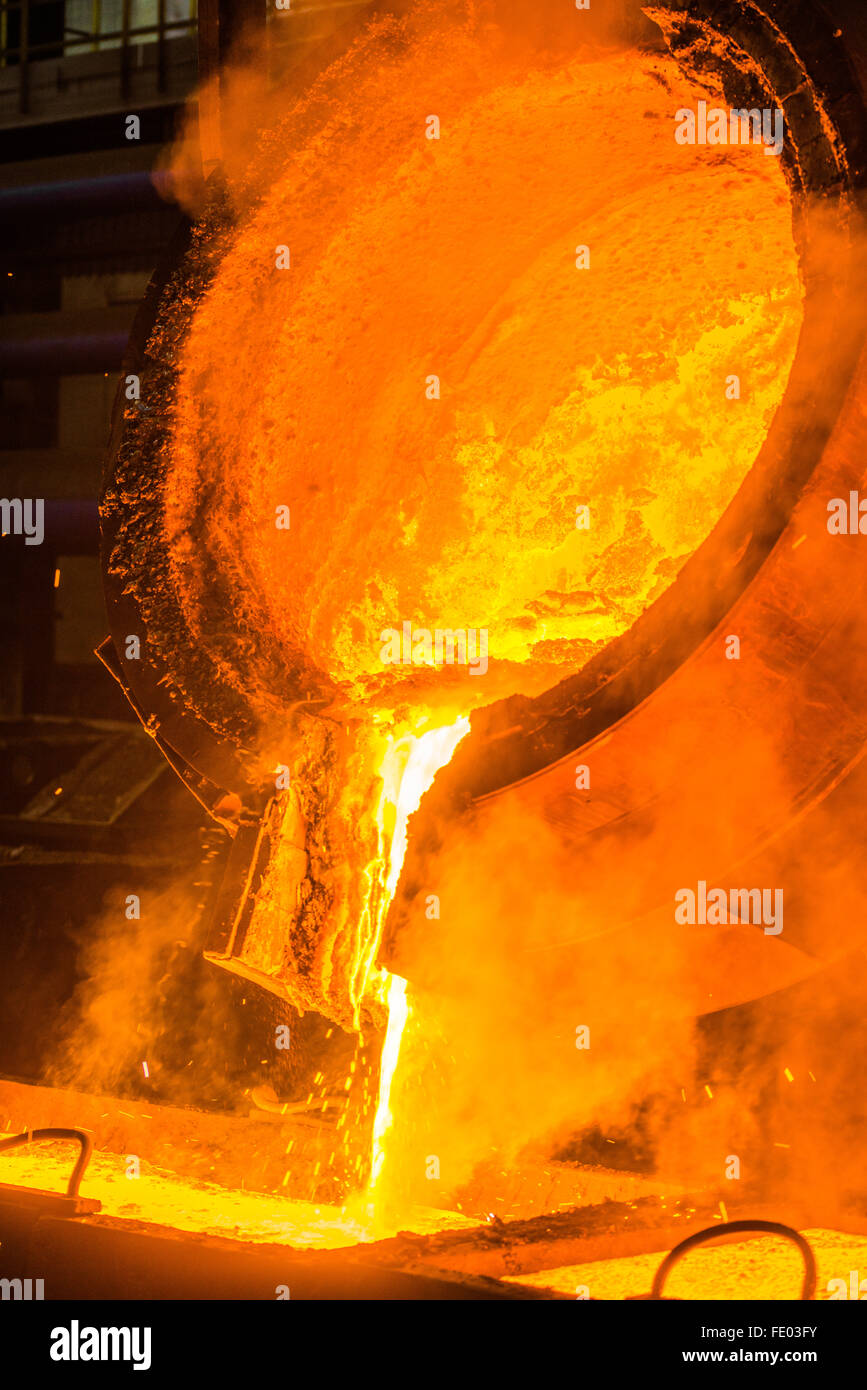 Pouring molten slag hi-res stock photography and images - Alamy
