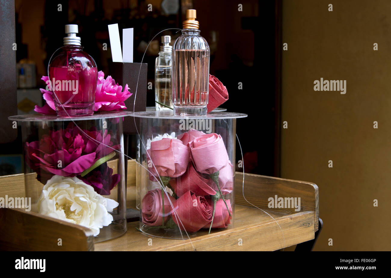 Perfume shop window with roses. Horizontal Stock Photo - Alamy